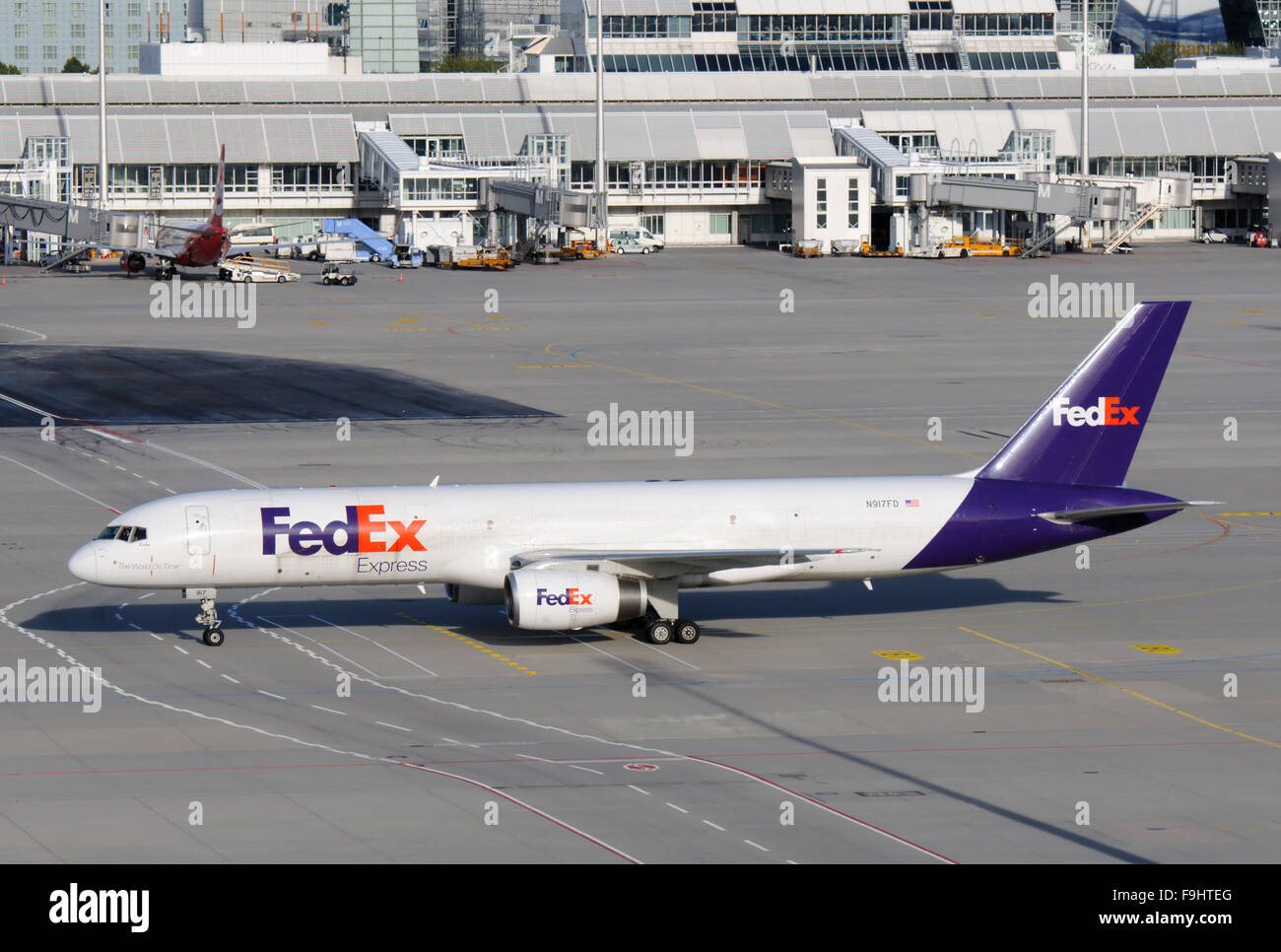 Fedex 757 High Resolution Stock Photography and Images - Alamy