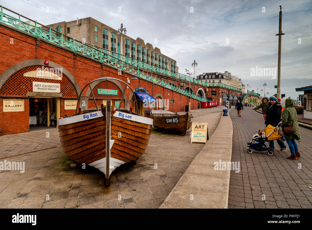 Fishing boat brighton seafront hi-res stock photography and images - Alamy
