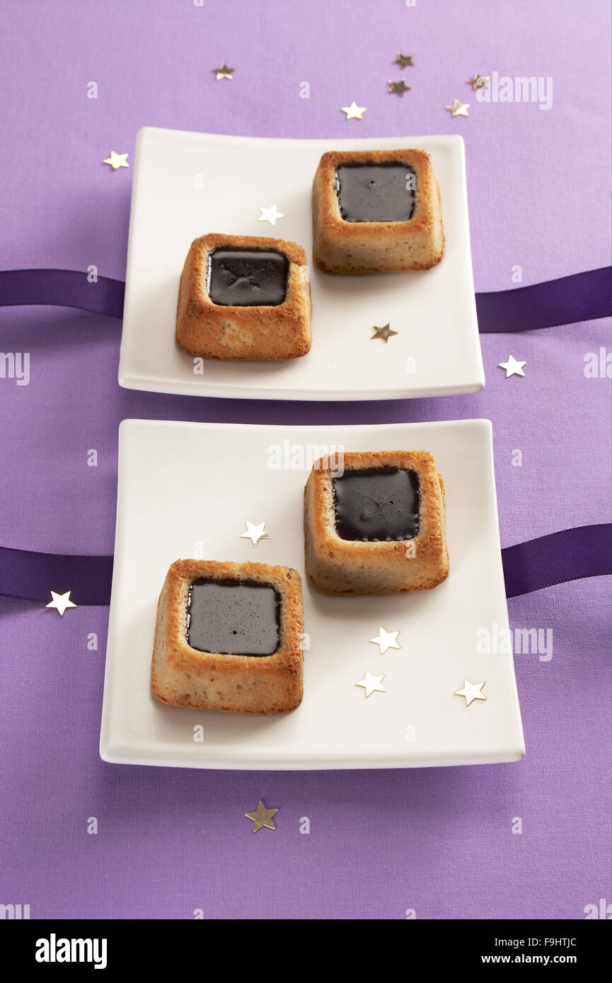 Marzipan nut mini cakes hi-res stock photography and images - Alamy