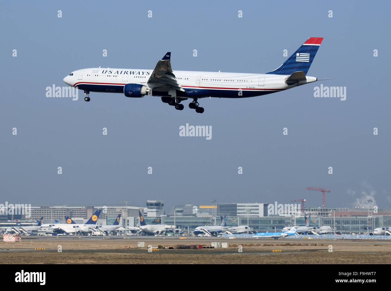 Us a330 landing hi-res stock photography and images - Alamy
