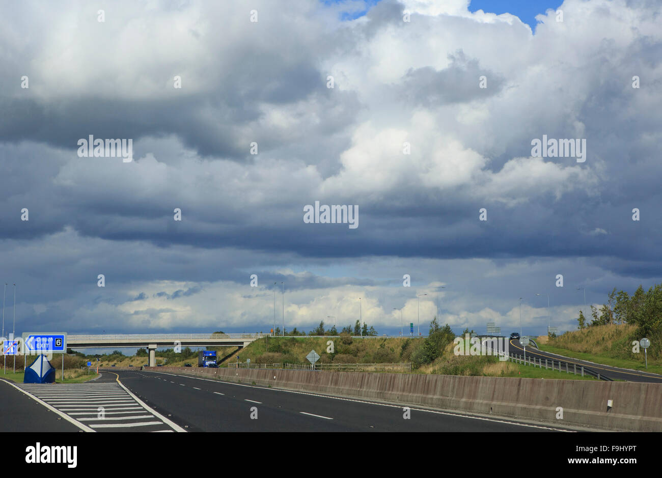 Roads in ireland hi-res stock photography and images - Alamy
