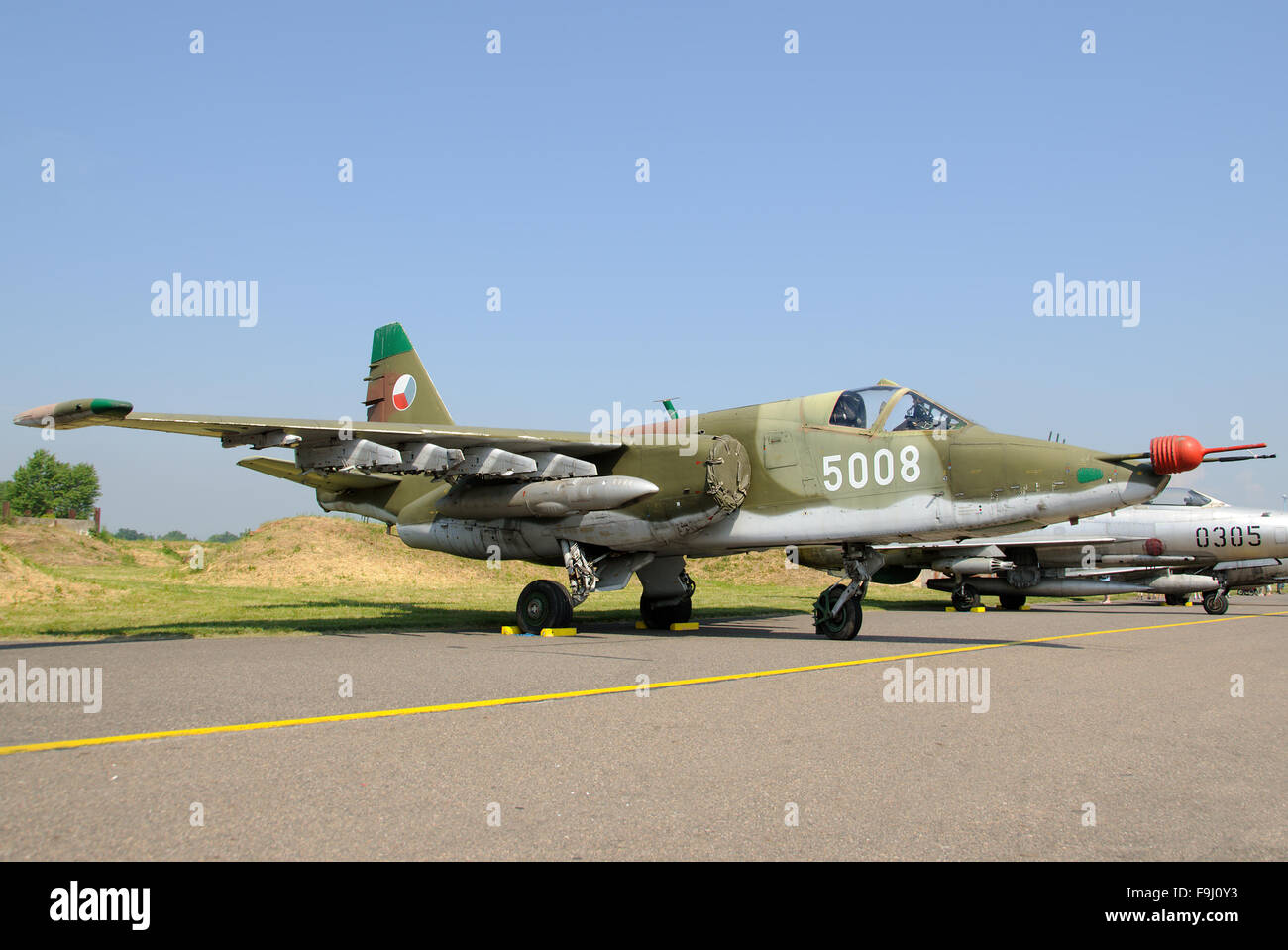 Sukhoi fighter jet hi-res stock photography and images - Alamy