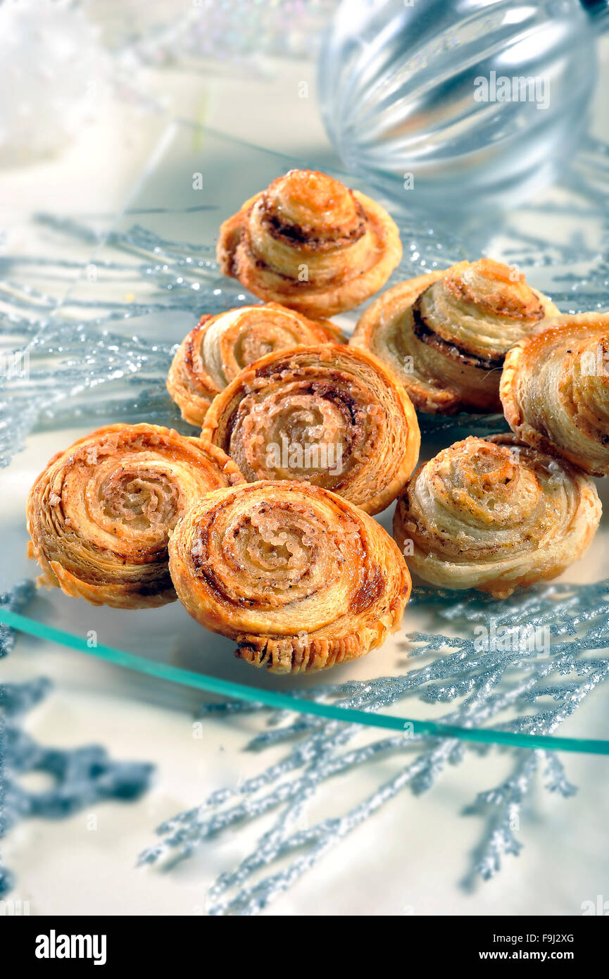 Puff pastry snails hi-res stock photography and images - Alamy