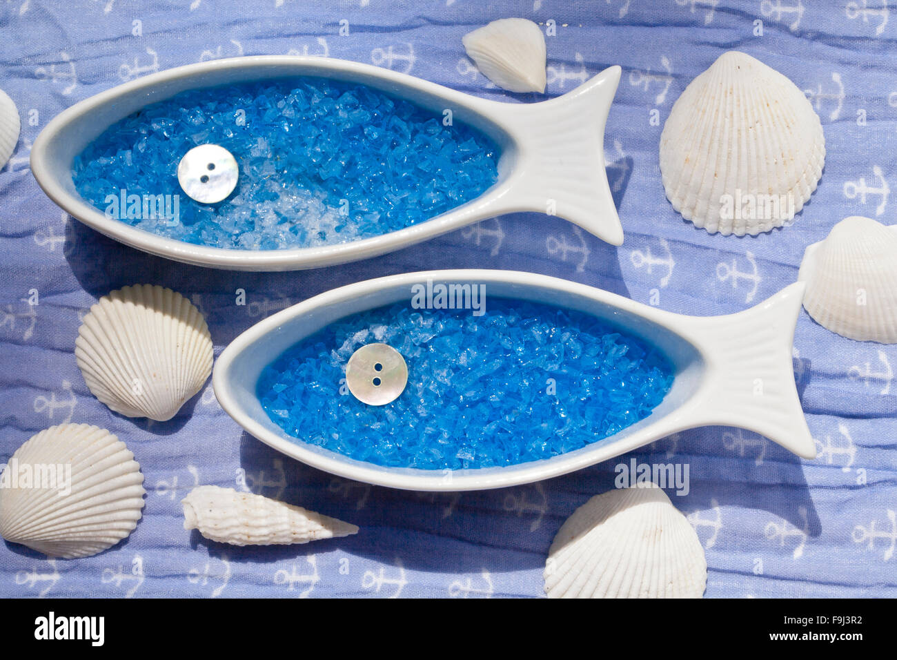 Porcelain fish dish hi-res stock photography and images - Alamy
