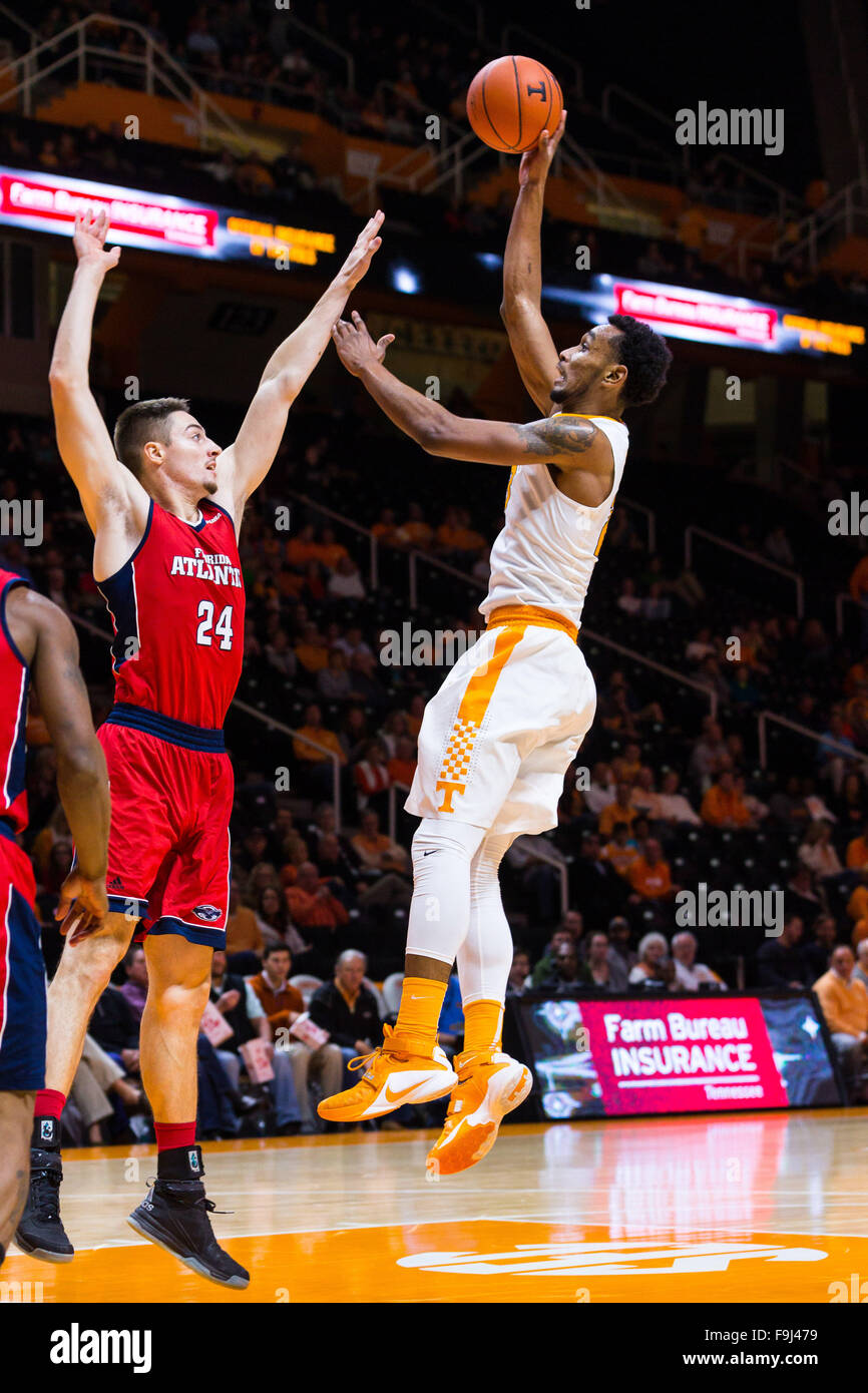 December 16, 2015: Derek Reese #23 of the Tennessee Volunteers shoots ...