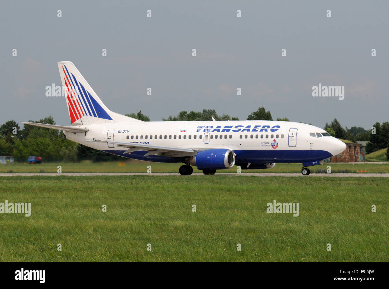 Side view transaero boeing 737 hi-res stock photography and images - Alamy