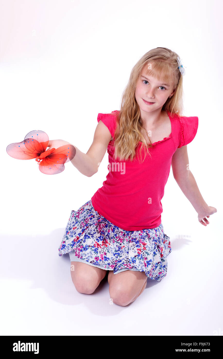 Girl catching butterfly hi-res stock photography and images - Alamy