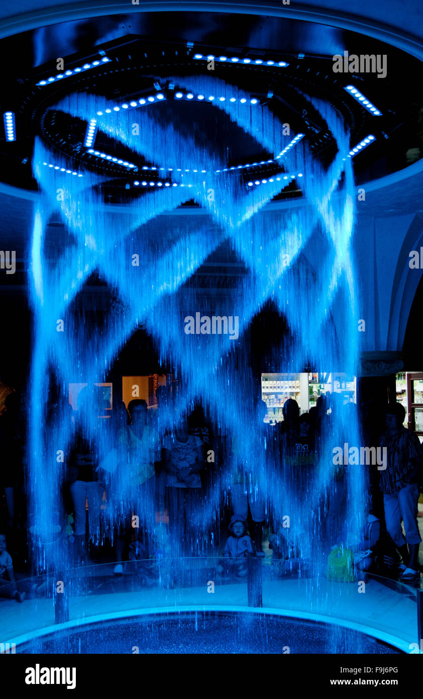 Fountain effect hi-res stock photography and images - Alamy