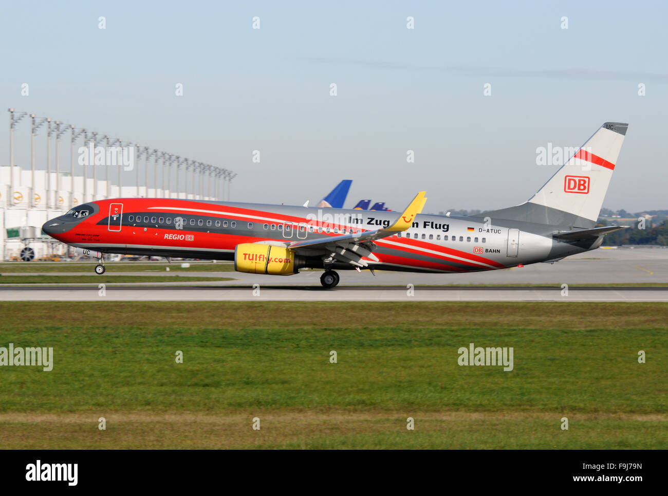 Boeing 737 800 tui hi-res stock photography and images - Alamy