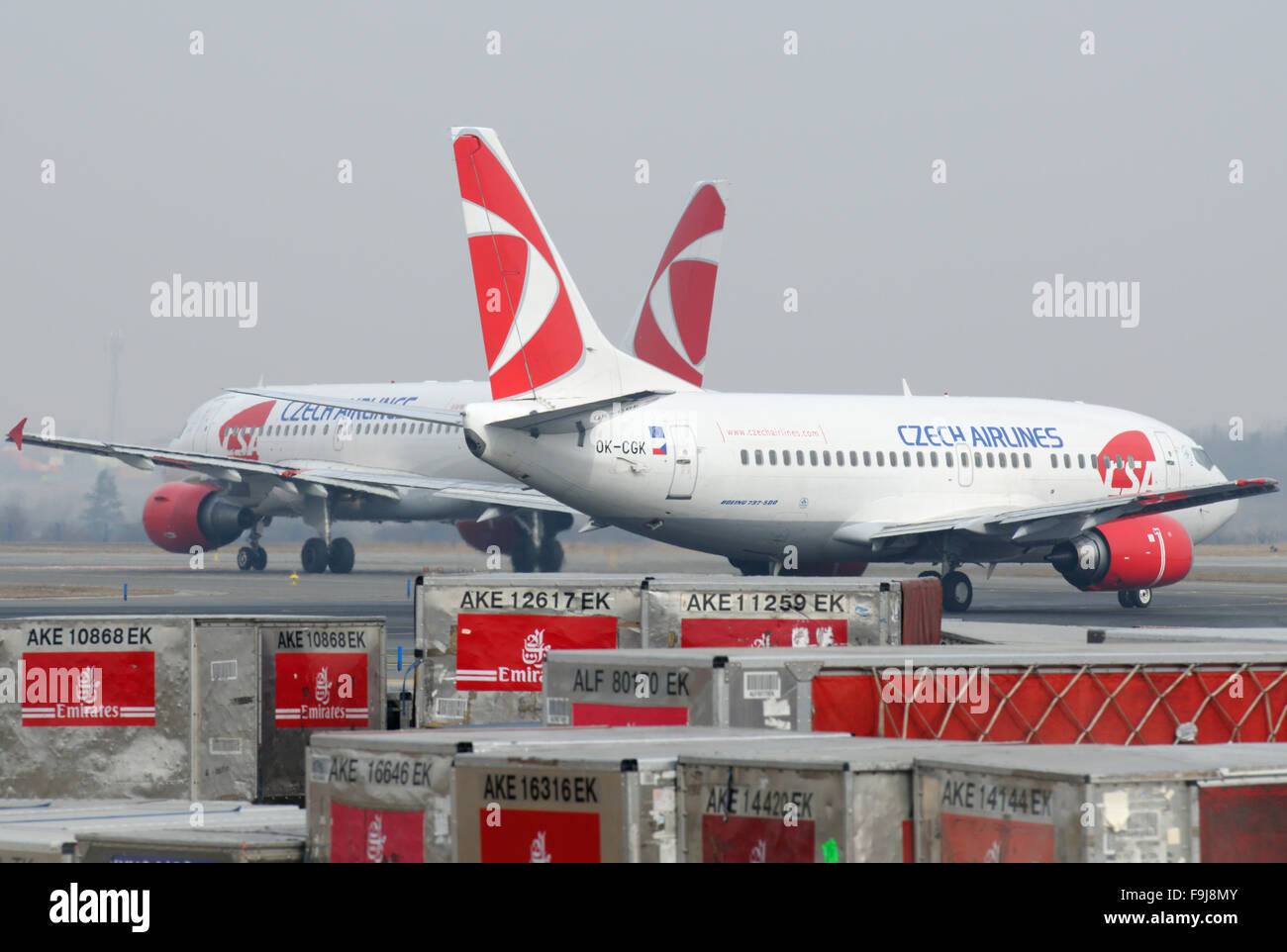 Load cargo airplane hi-res stock photography and images - Alamy