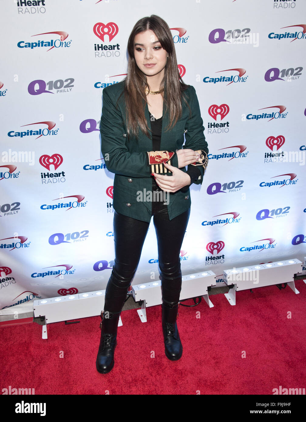 Hailee Steinfeld Poses at Q102's Jingle Ball 2015 at Wells Fargo Center ...