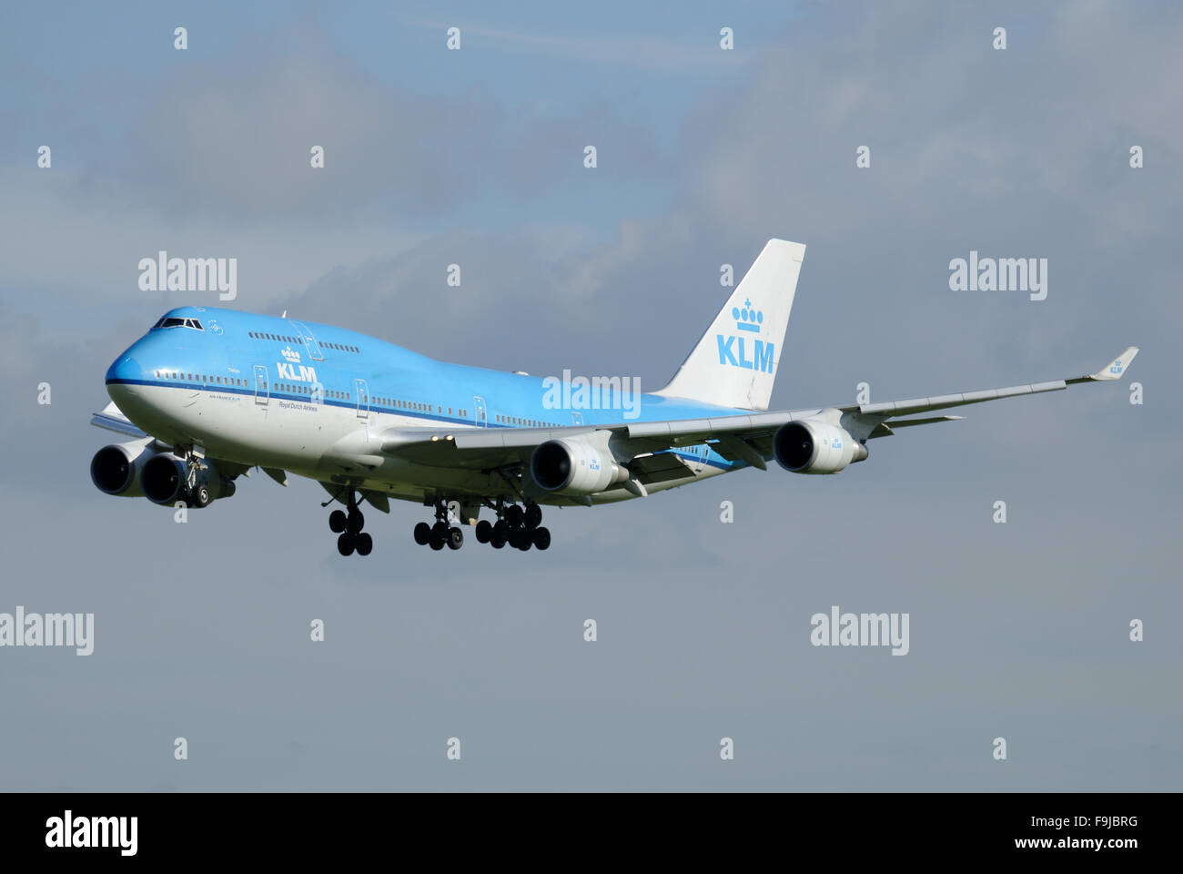 Klm boeing 747 400 landing in amsterdam hi-res stock photography and ...