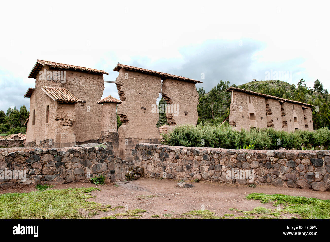 Ruin Wiracocha Raqchi. Temple of Viracocha at C Stock Photo - Alamy
