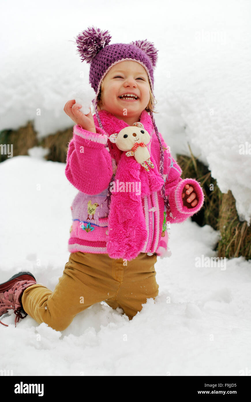 Little girl in the snow High Resolution Stock Photography and Images ...