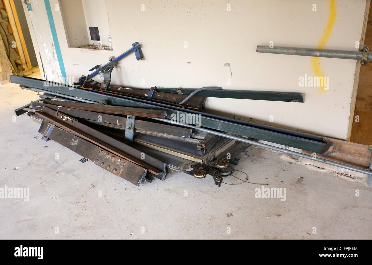 Office elevator hi-res stock photography and images - Alamy