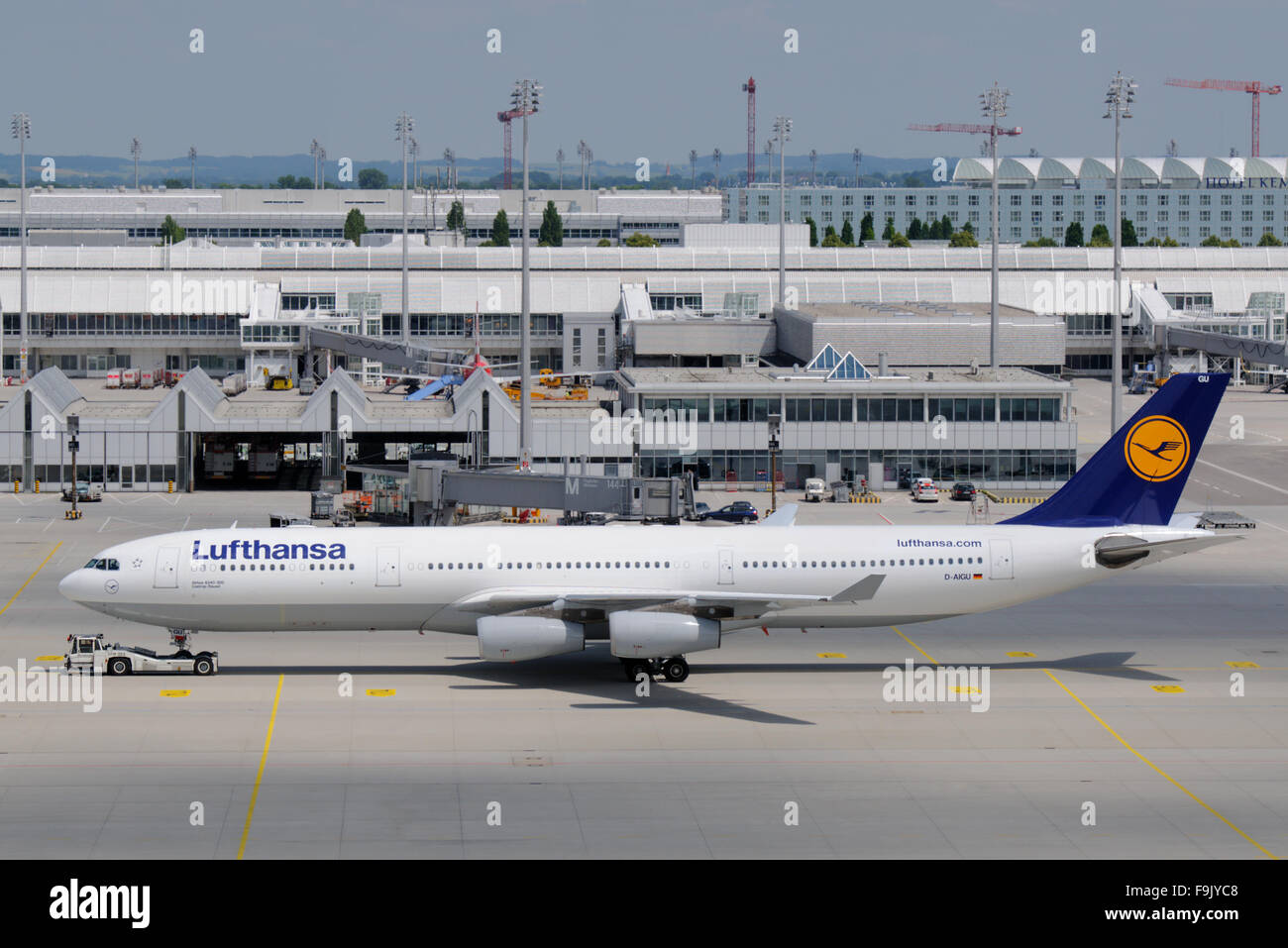 Airbus A340 300 Stock Photos & Airbus A340 300 Stock Images - Alamy