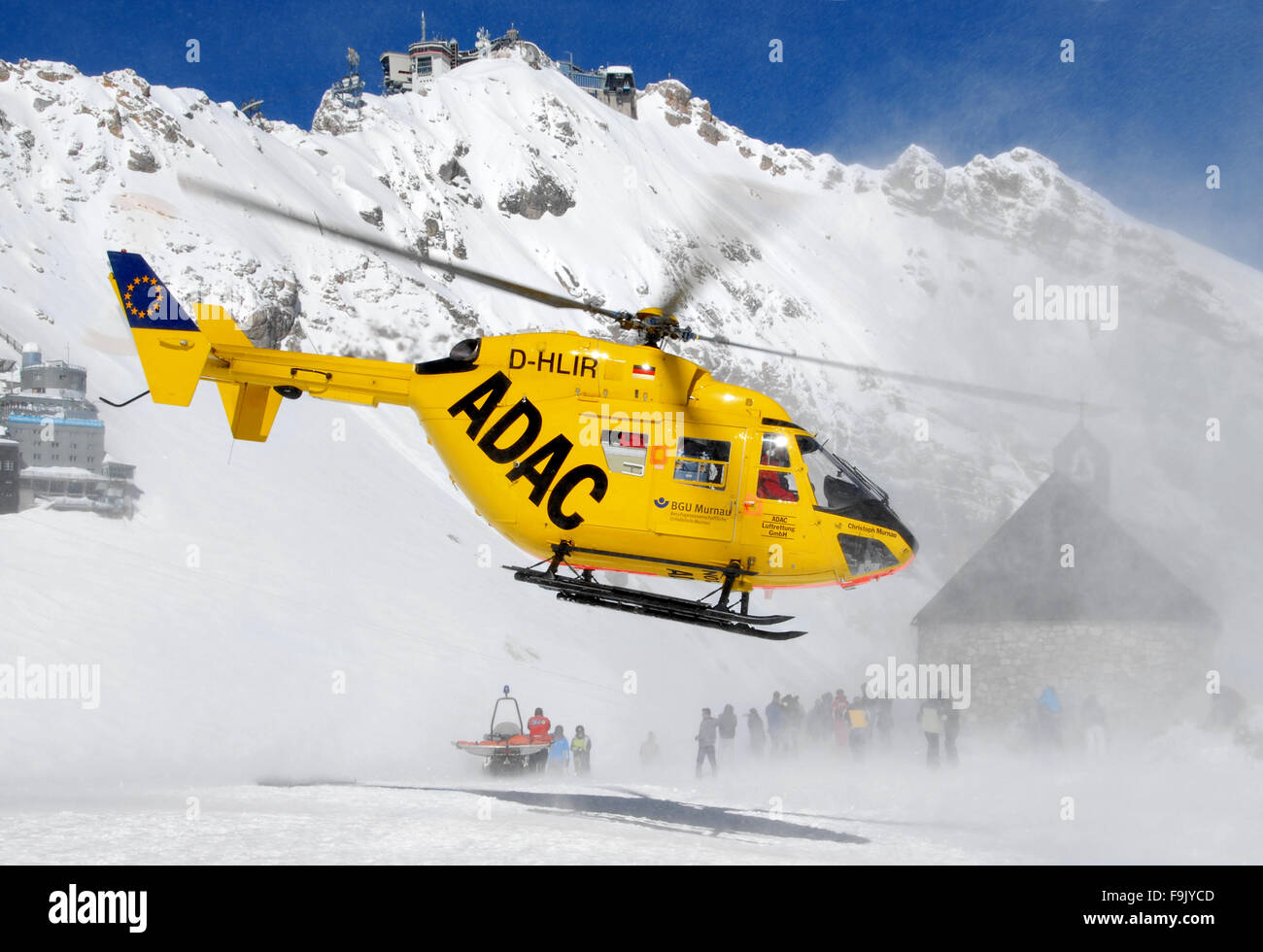 Rescue skiers hi-res stock photography and images - Alamy
