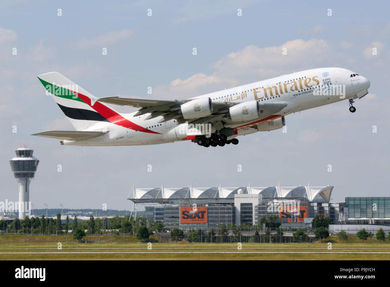 Airplane taking off long haul hi-res stock photography and images - Alamy