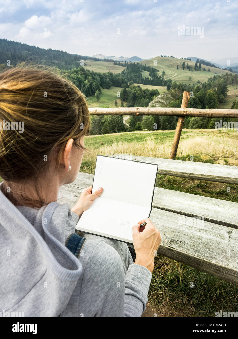 Artist drawing outdoors hi-res stock photography and images - Alamy