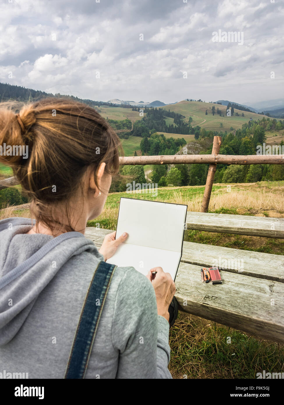 Artist working outdoors hi-res stock photography and images - Alamy
