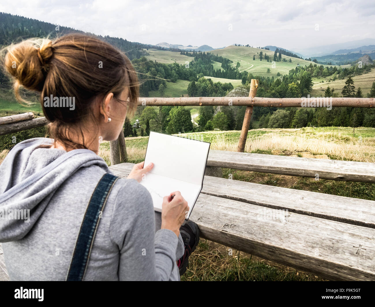 Woman artist outdoors hi-res stock photography and images - Alamy
