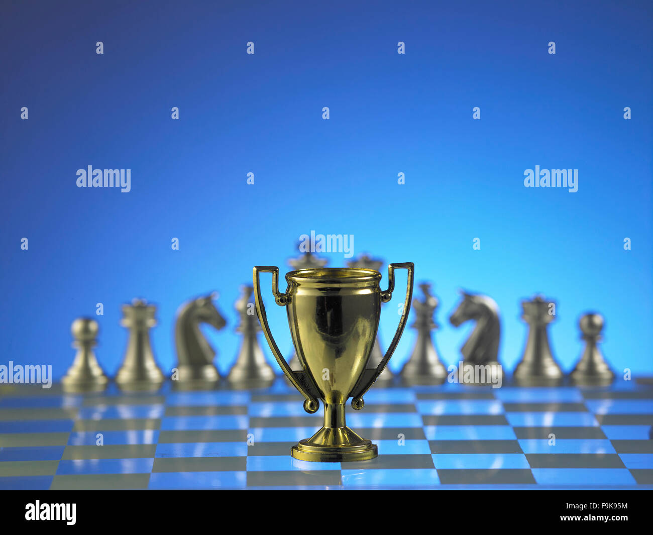 King chess trophy hi-res stock photography and images - Alamy