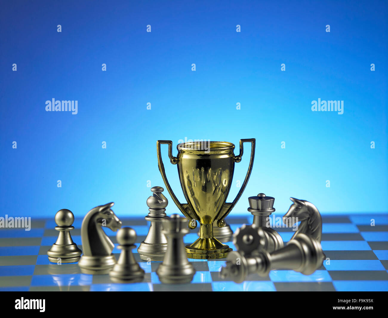 King chess trophy hi-res stock photography and images - Alamy