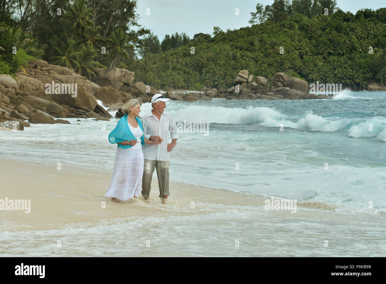 Elderly couple rest at tropical resort Stock Photo - Alamy
