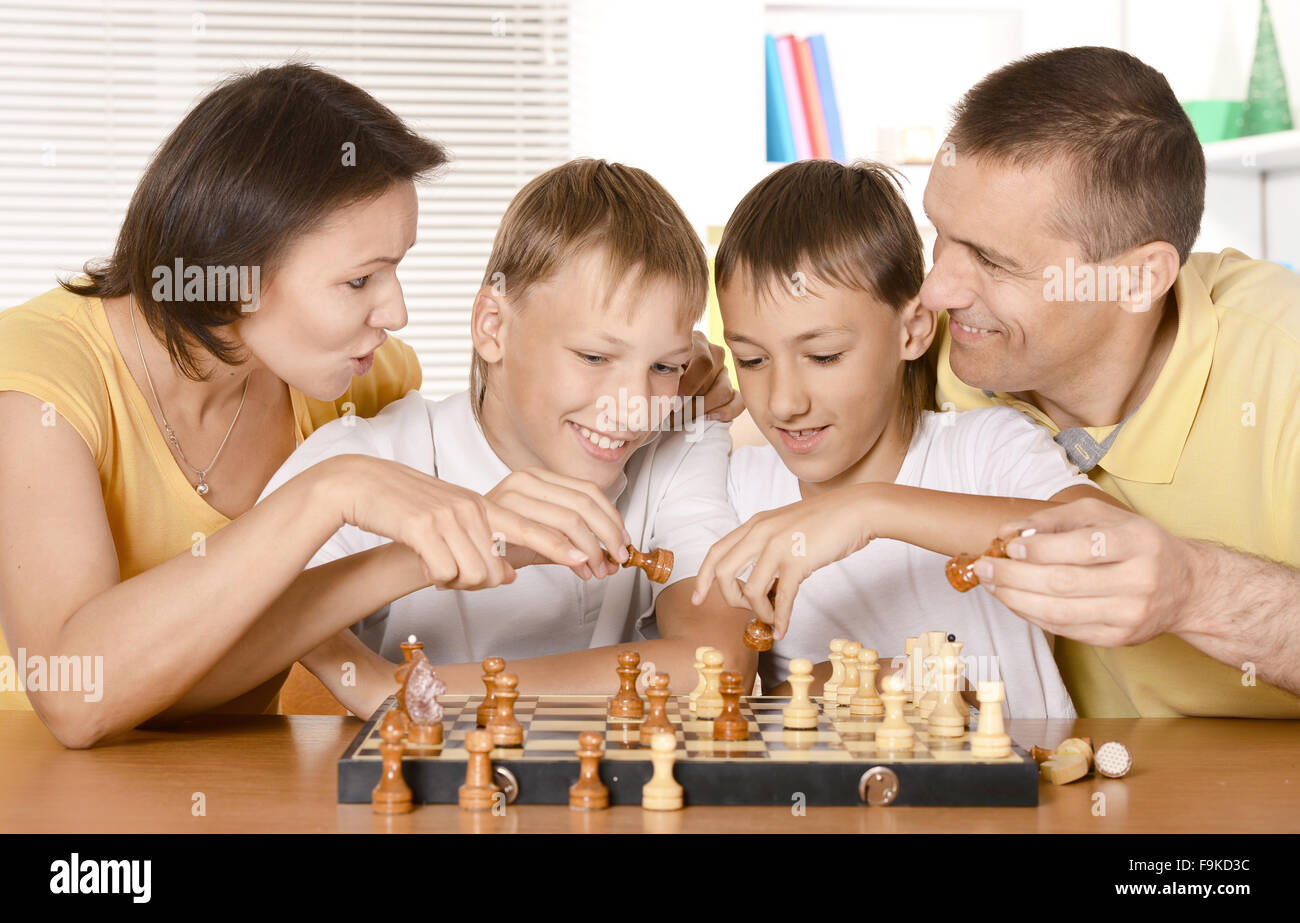 Happy family playing chess Stock Photo - Alamy