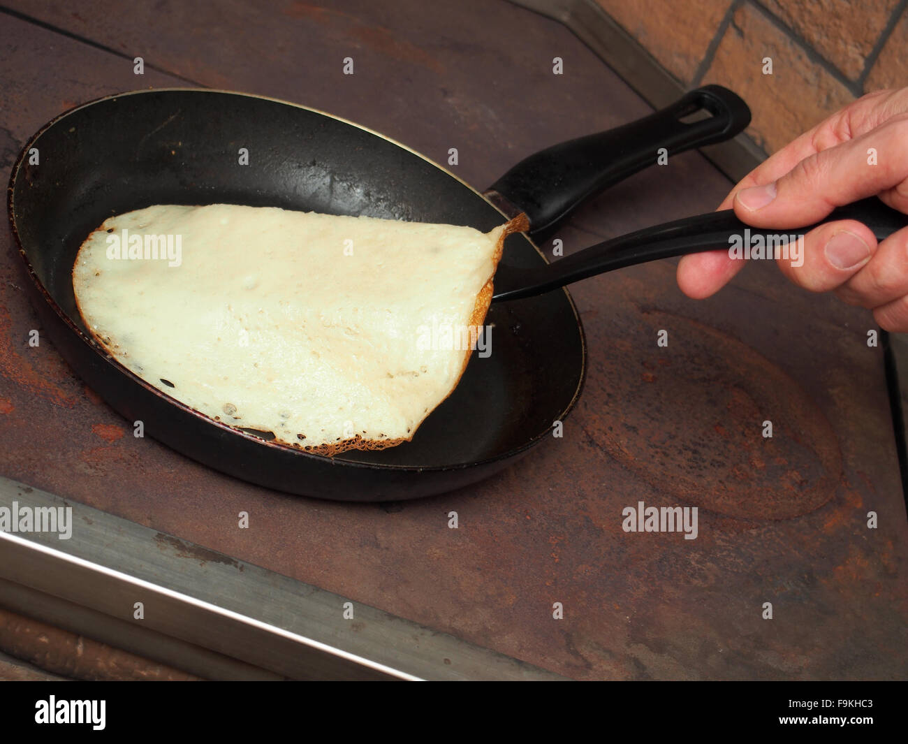 Flipping pancakes hi-res stock photography and images - Alamy