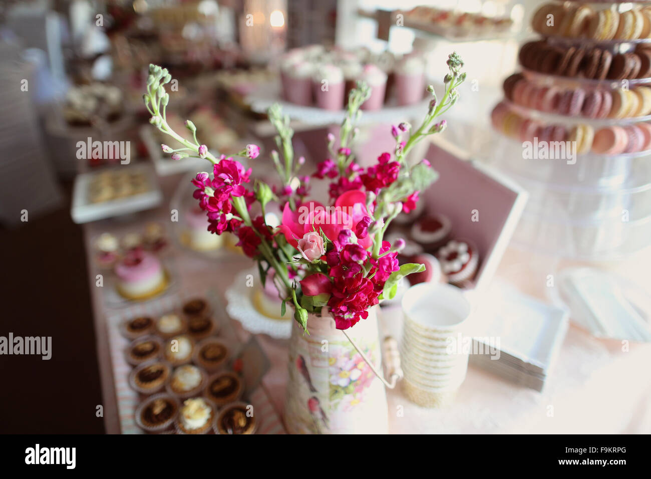 Candy bar wedding hi-res stock photography and images - Alamy