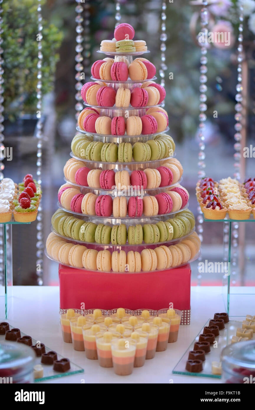 Macaroons pyramid hi-res stock photography and images - Alamy