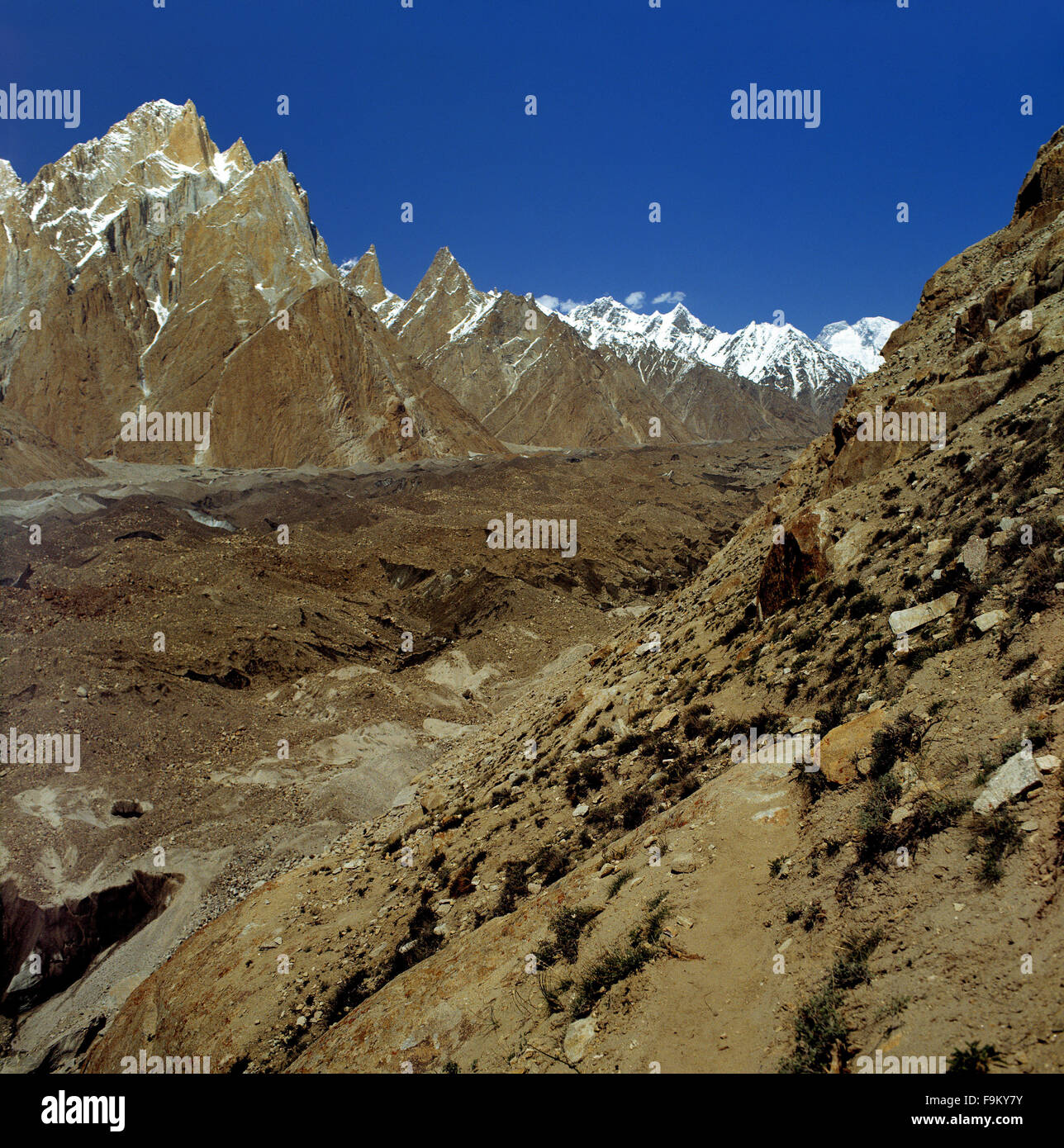 Gasherbrum baltoro pakistan karakoram concordia mountain hi-res stock ...