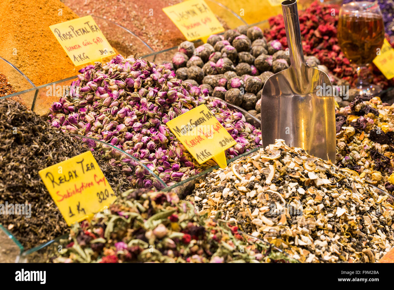 Tea shop in Grand Bazaar, Istanbul, Turkey Stock Photo - Alamy