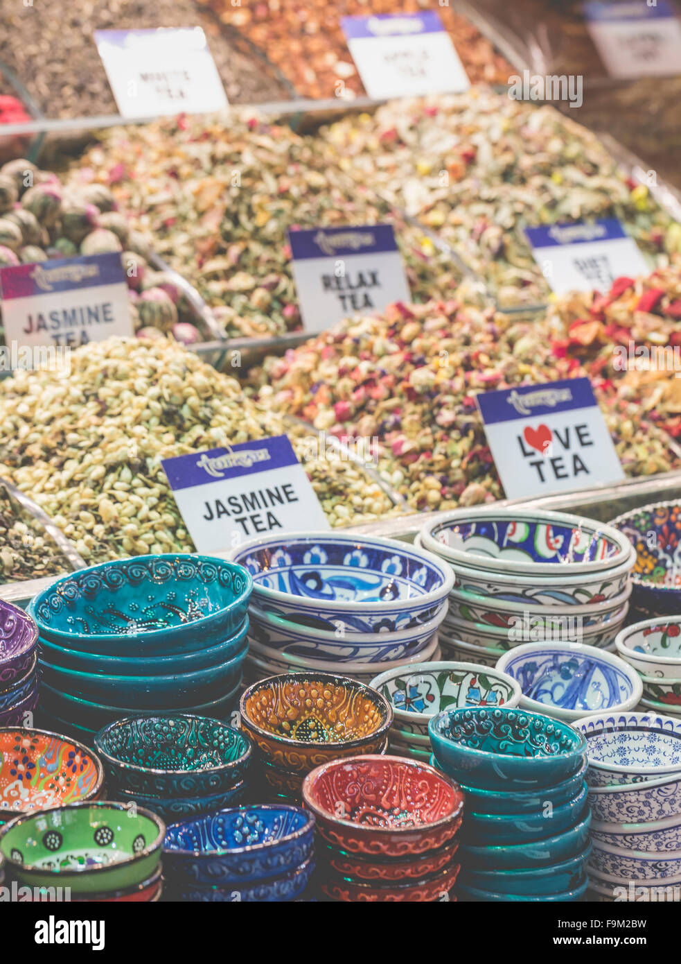 Tea shop in Grand Bazaar, Istanbul, Turkey Stock Photo - Alamy