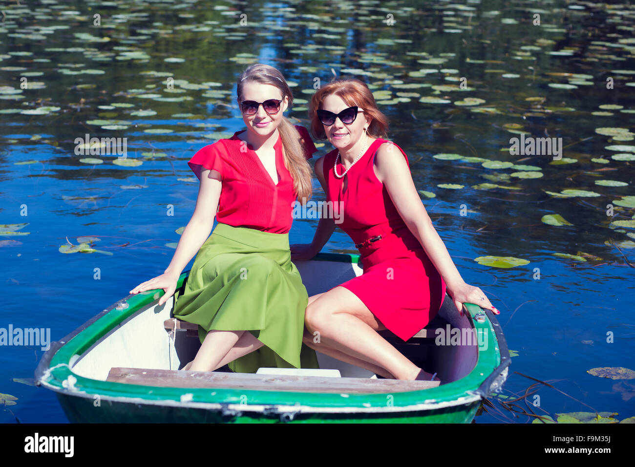 Friends sailing hi-res stock photography and images - Alamy