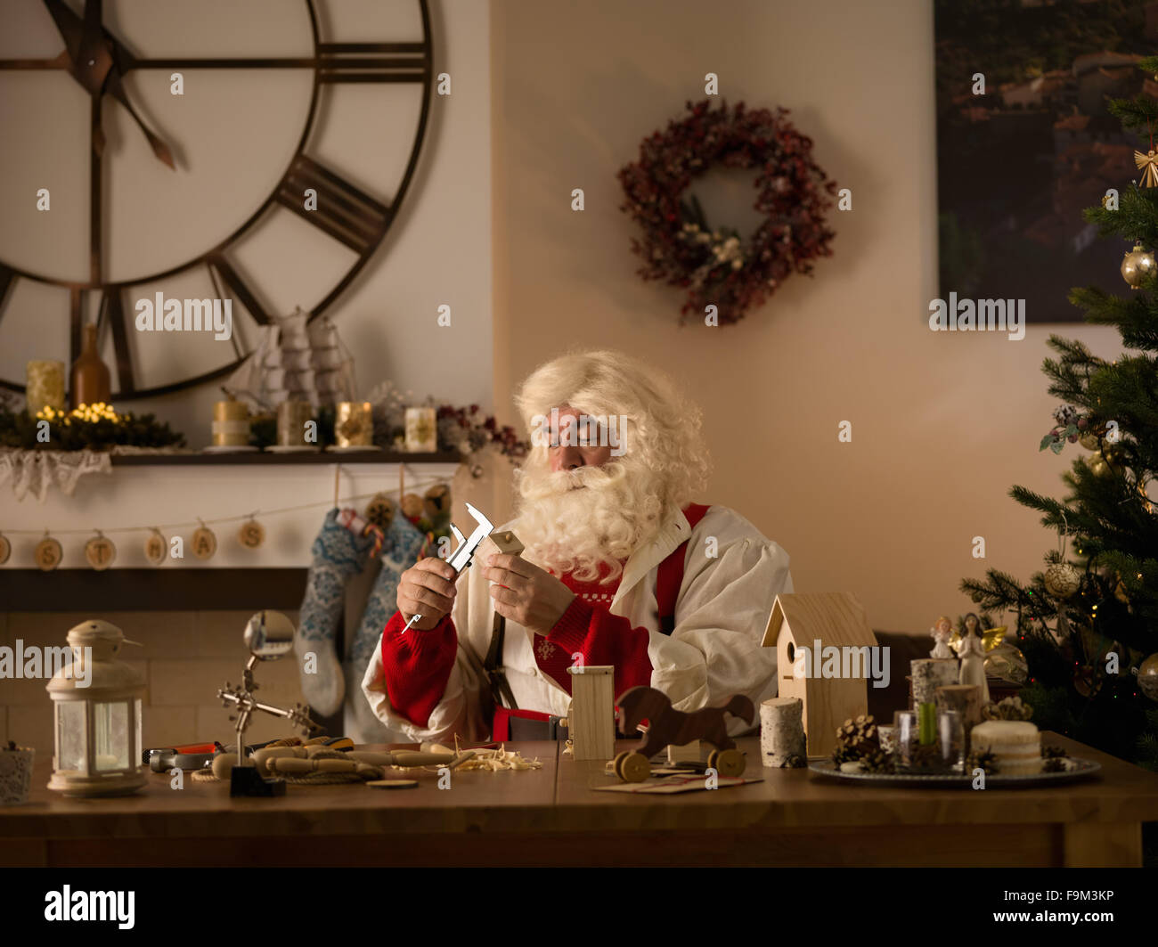 Children measuring tree hi-res stock photography and images - Alamy