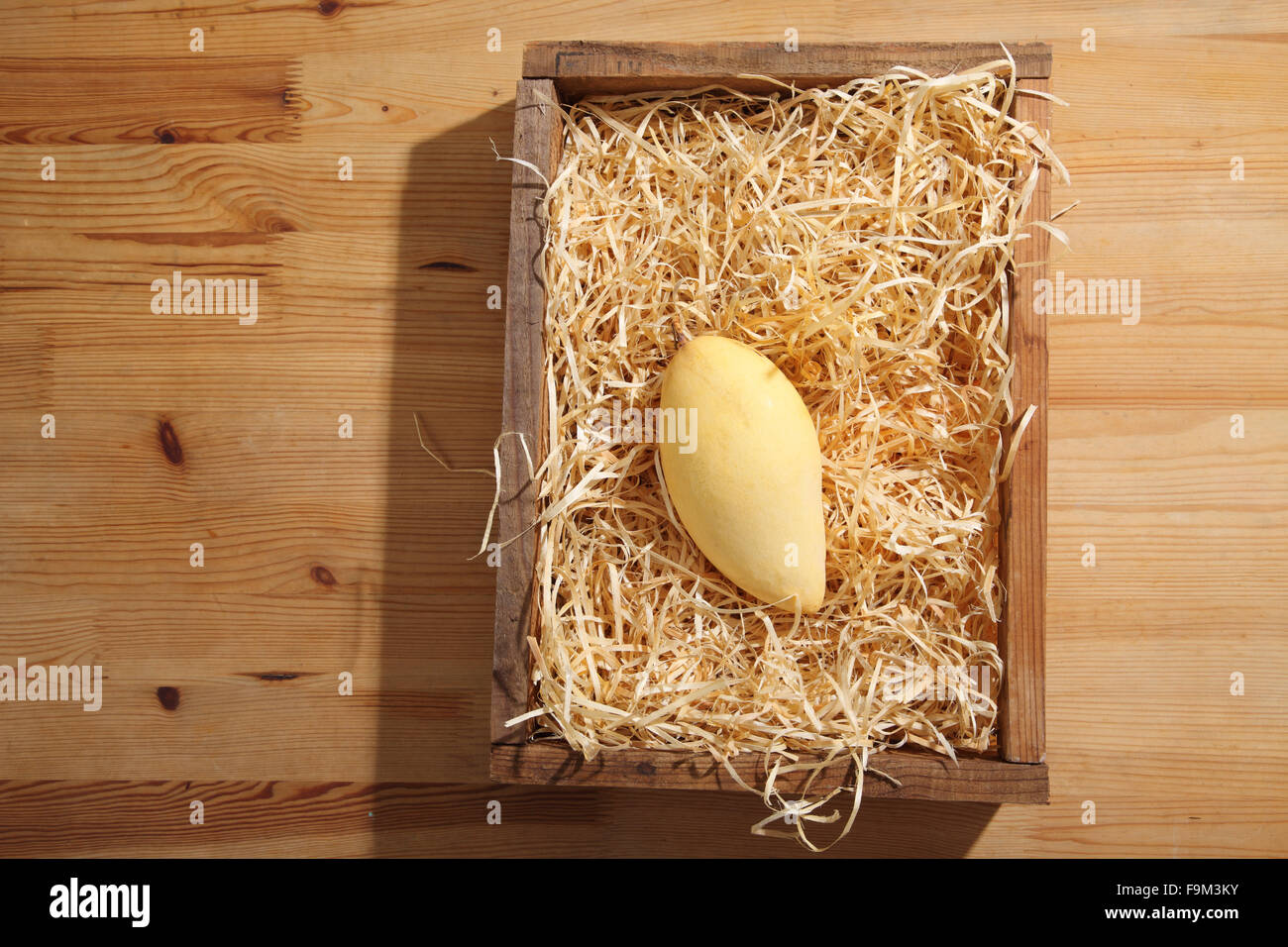 Mango box hi-res stock photography and images - Alamy