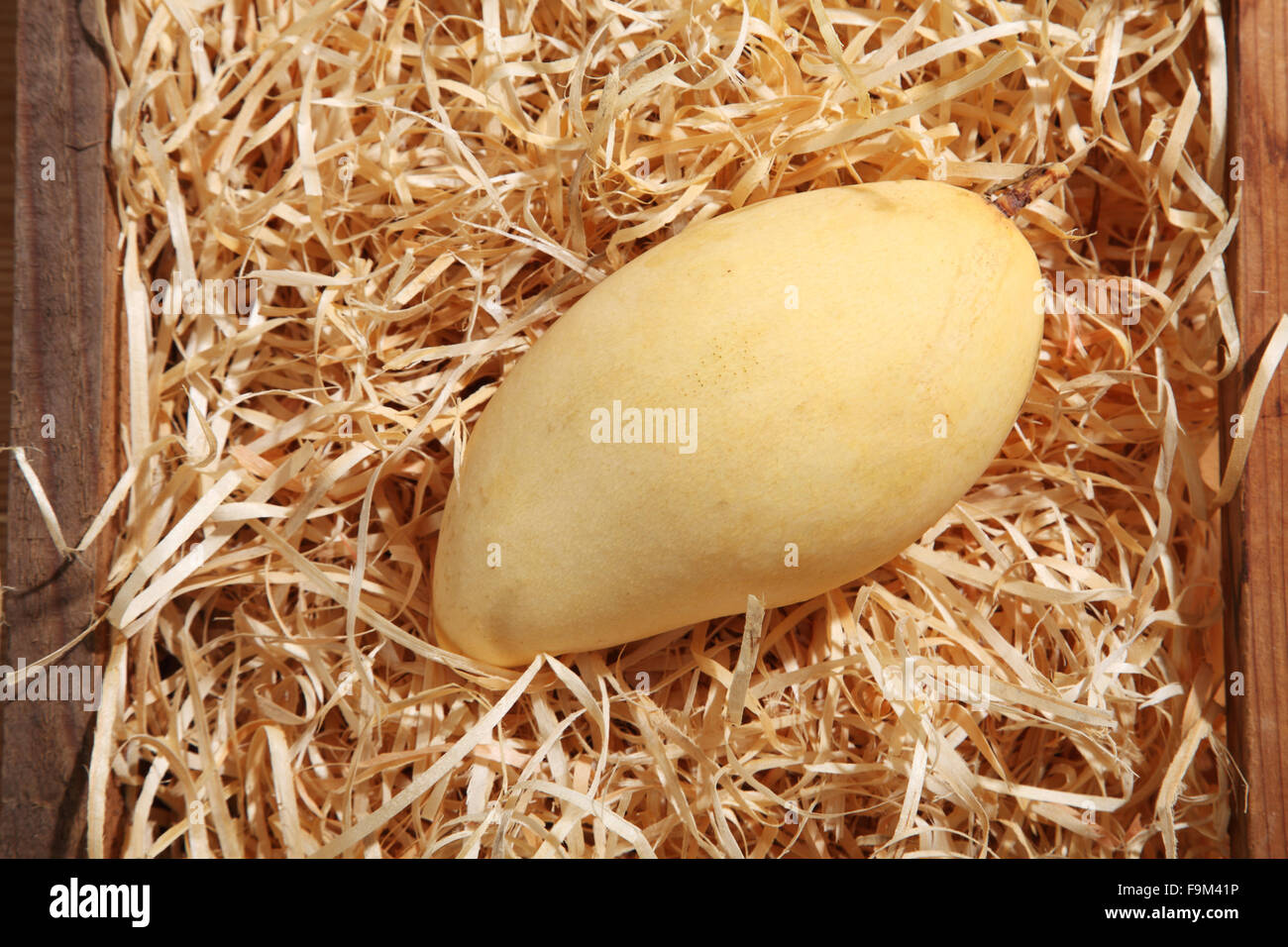 Mango box hi-res stock photography and images - Alamy