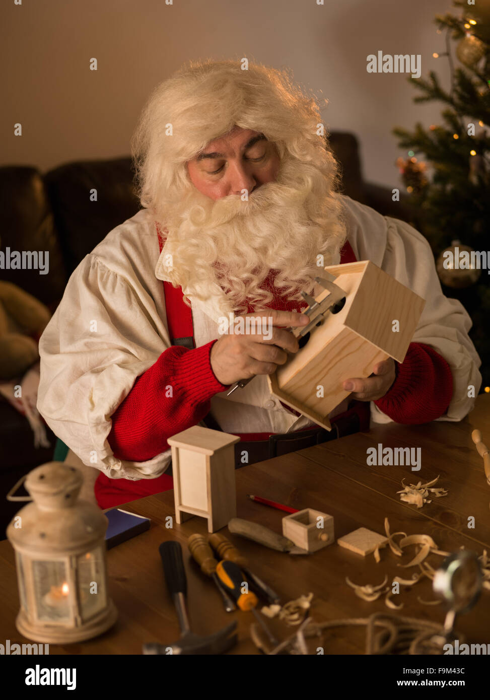 Children measuring tree hi-res stock photography and images - Alamy