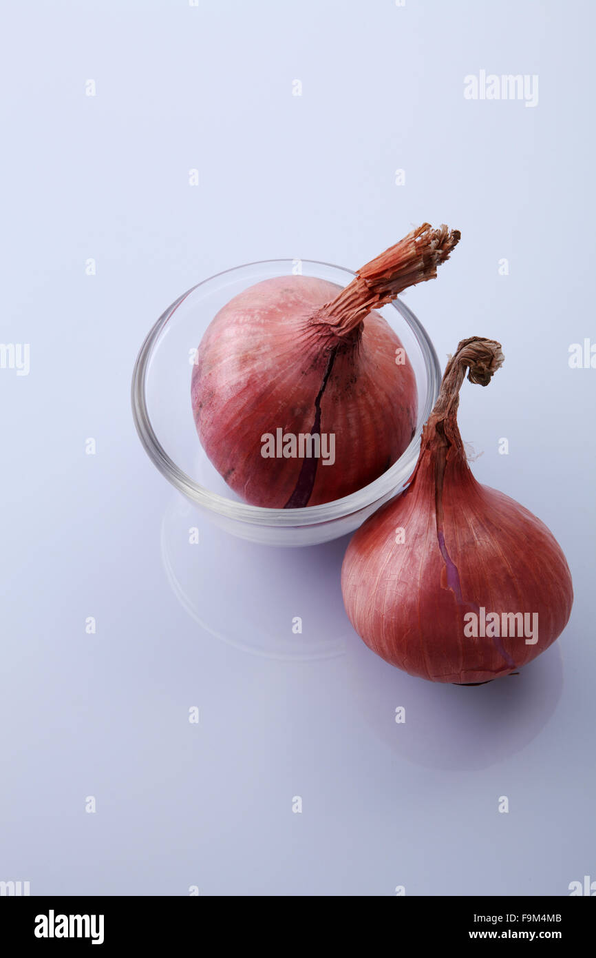 whole onion in a transparent glass bowl Stock Photo - Alamy