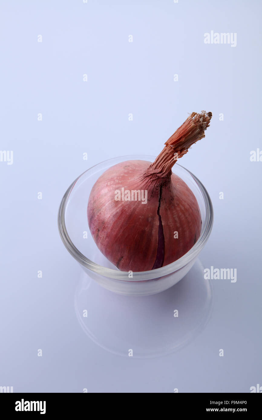 whole onion in a transparent glass bowl Stock Photo - Alamy
