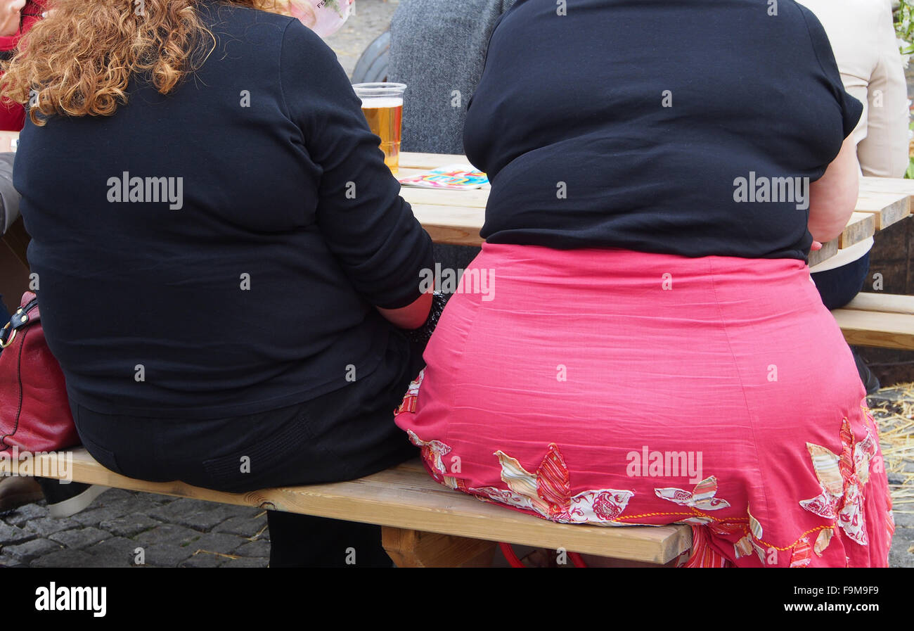 Two fat ladies hi-res stock photography and images - Alamy