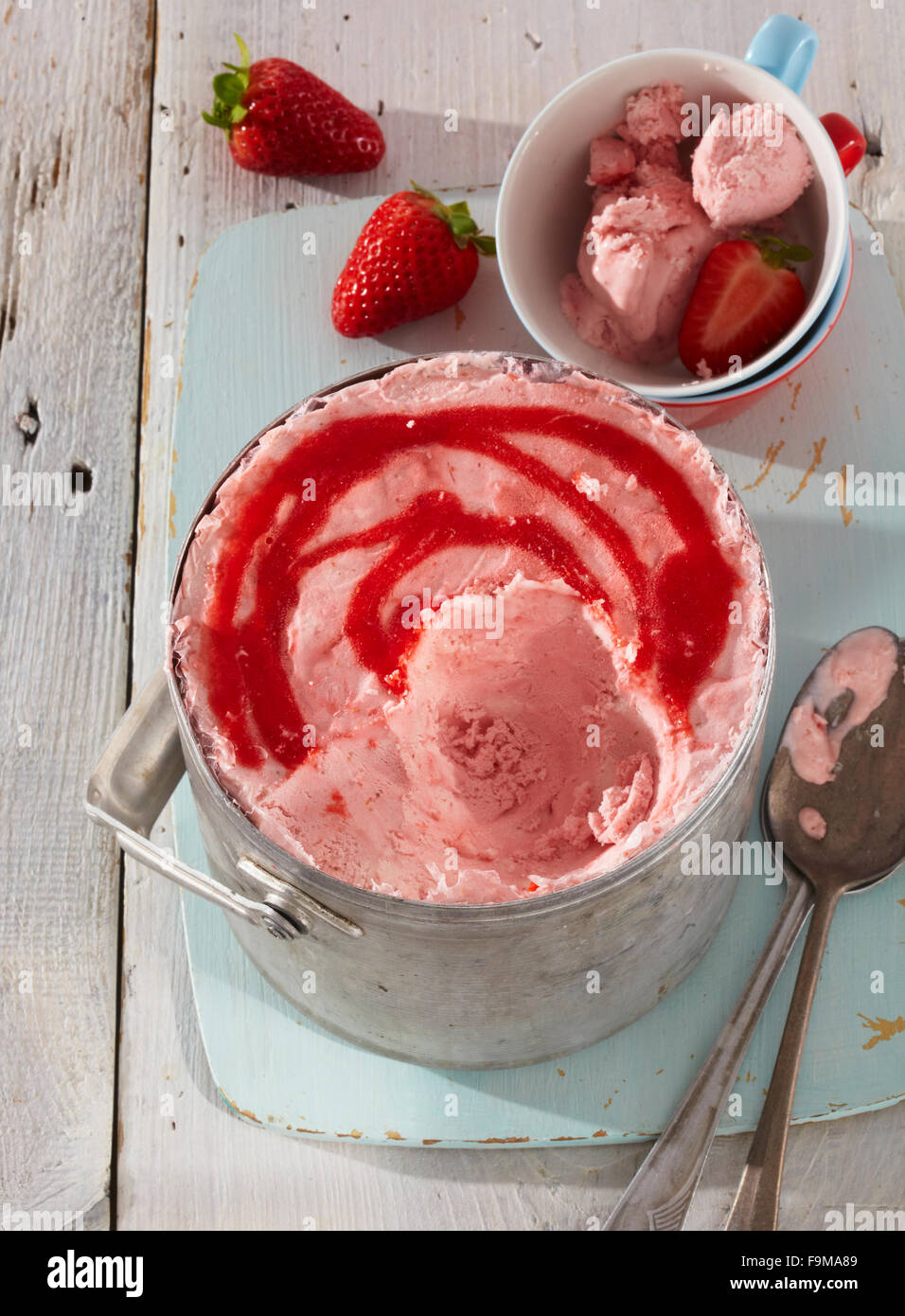 Strawberry Eskimo pie Stock Photo - Alamy