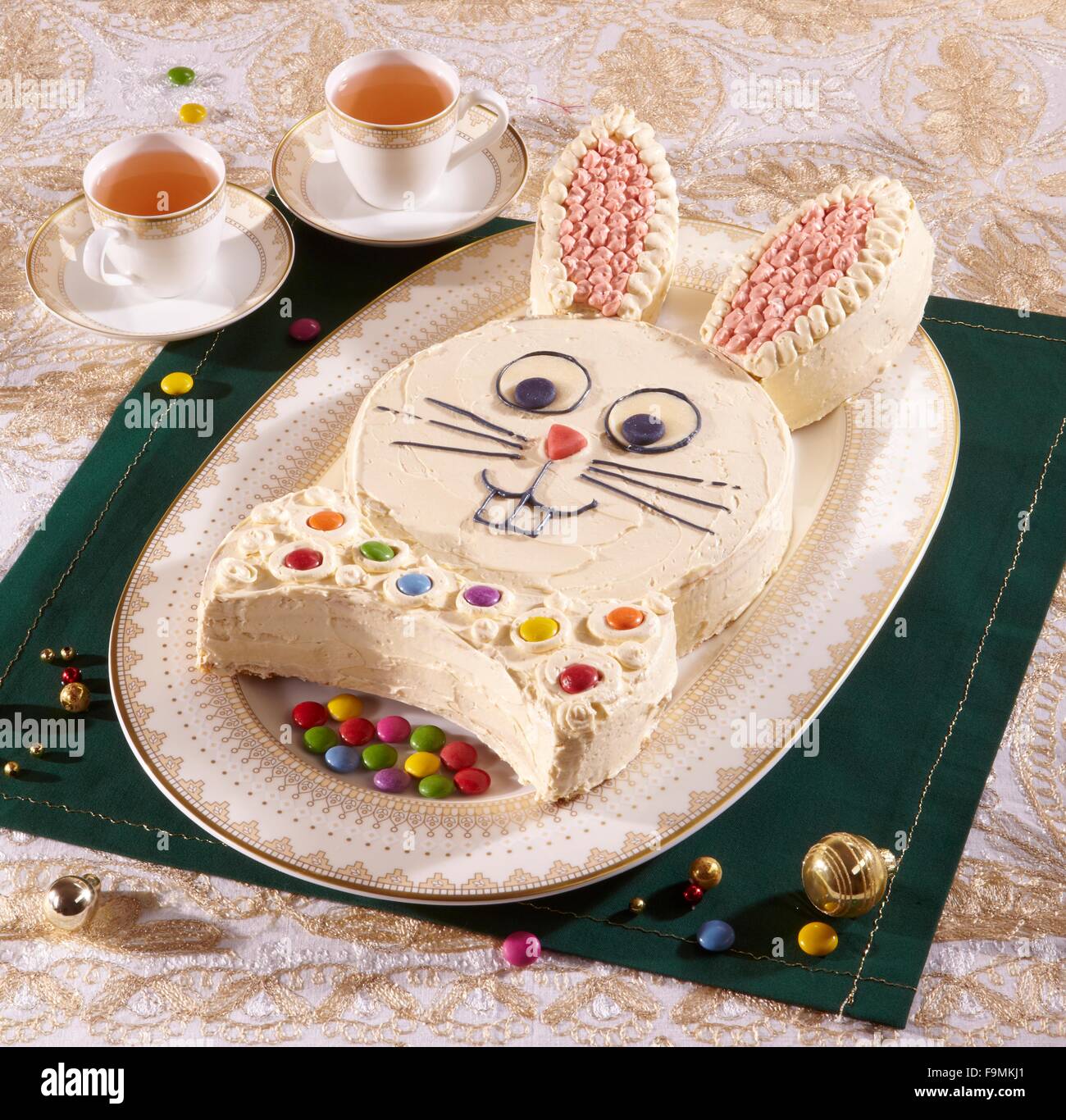 Hare (cake) + steps Stock Photo - Alamy