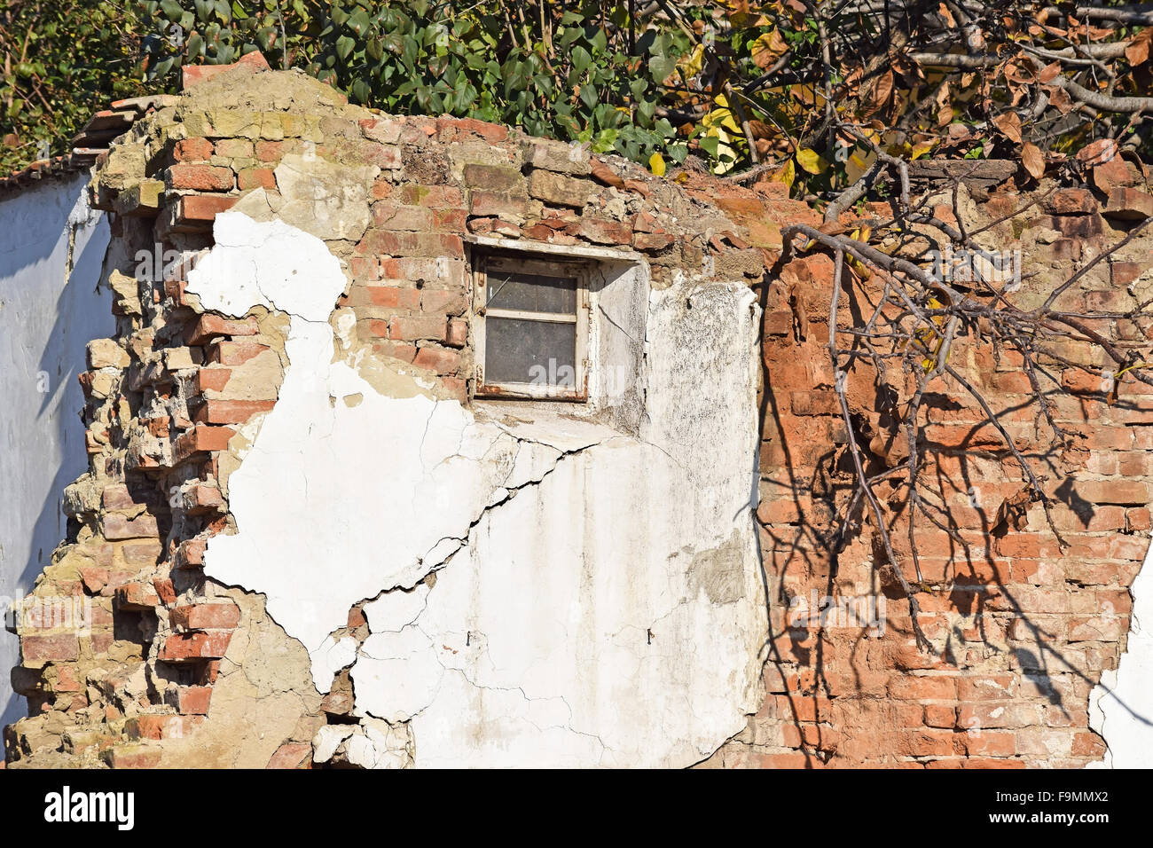 Run down brick wall of an old building Stock Photo - Alamy