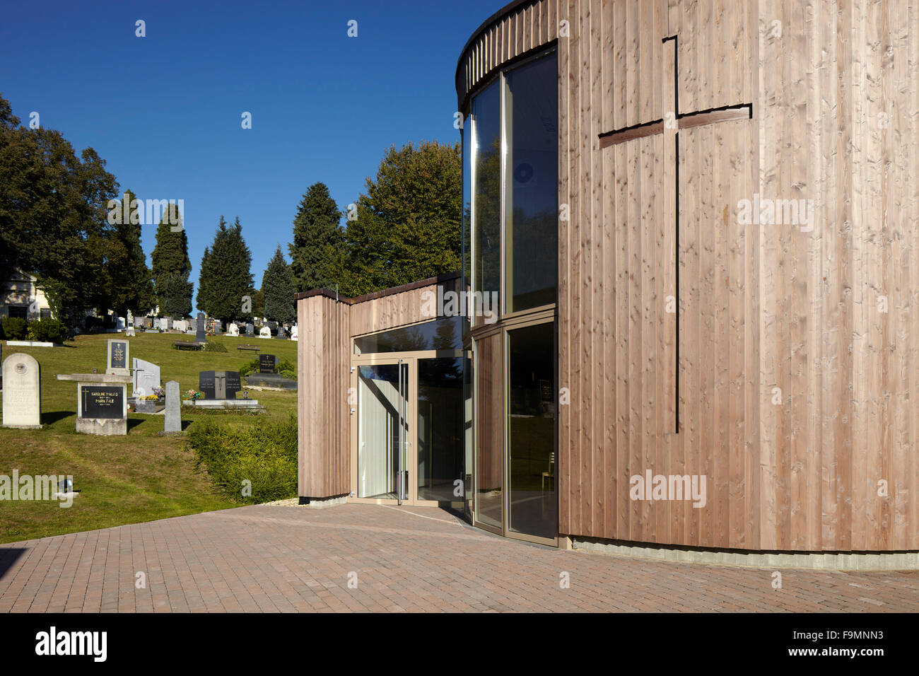 Modern cemetery hi-res stock photography and images - Alamy