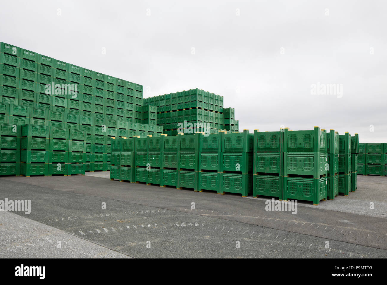Plastic crates hi-res stock photography and images - Alamy