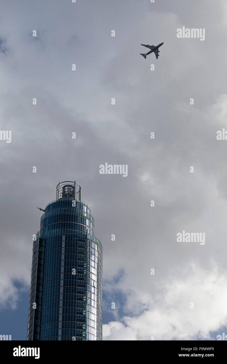 Airplane tower hi-res stock photography and images - Alamy
