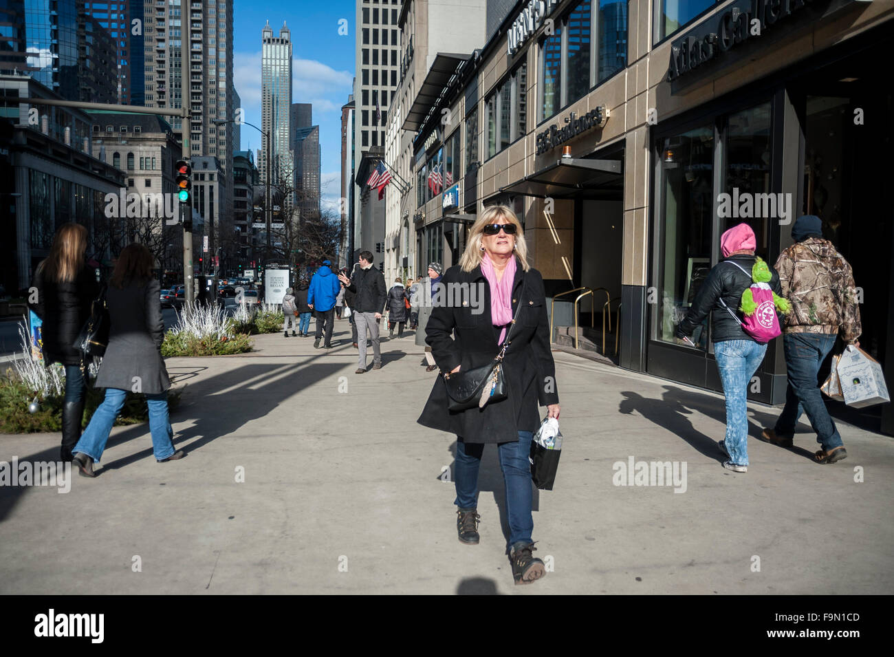 Chicago, USA. 17 December 2015. Shoppers on "The Magnificent Mile", on ...